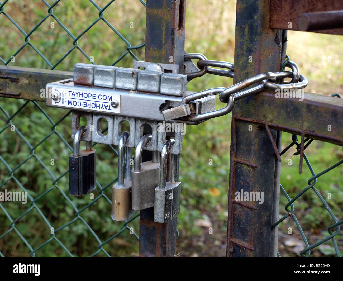 Security gate locks hi-res stock photography and images - Alamy