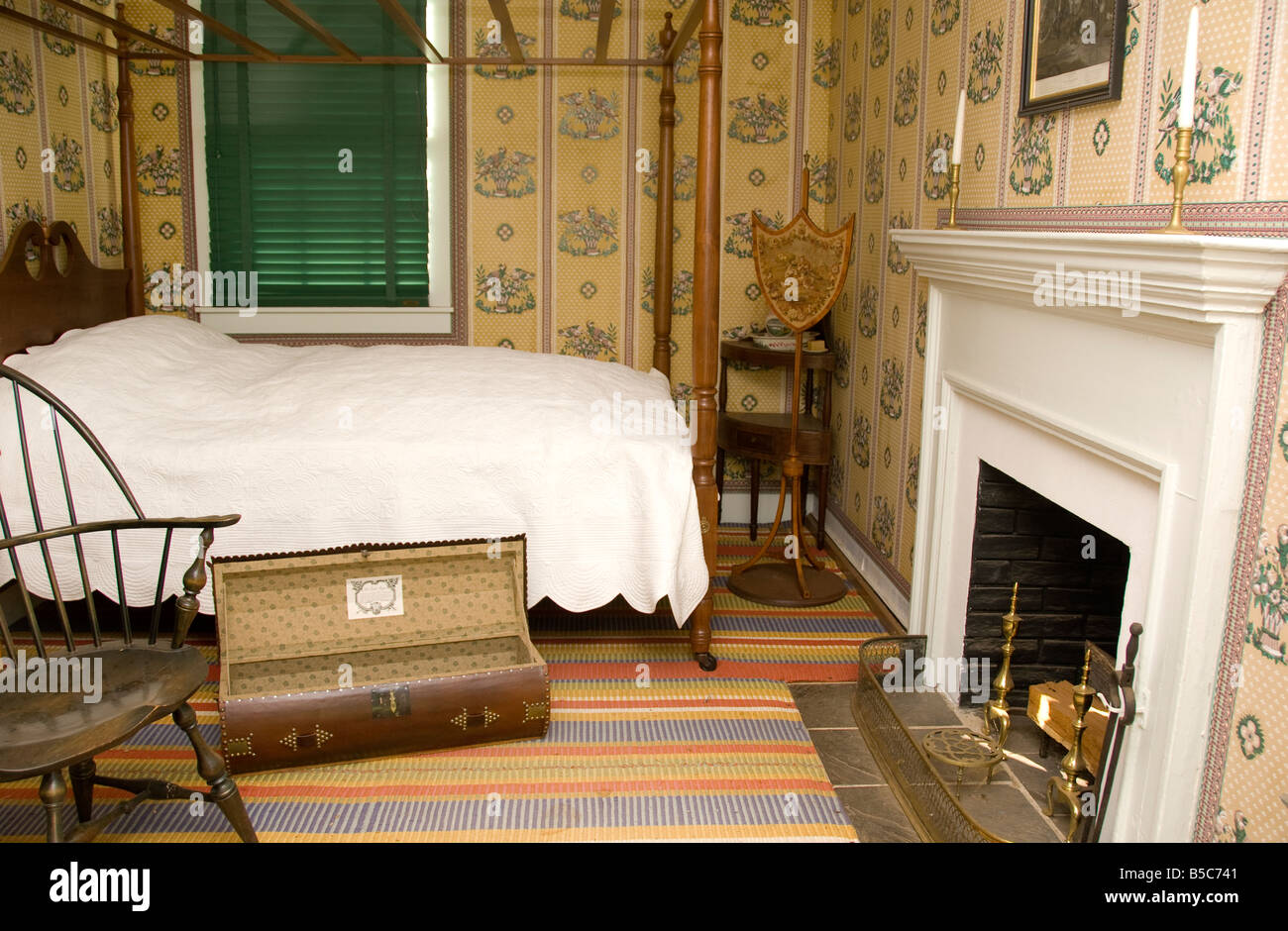 A guest room in the slave quarters of the dependencies at Ash Lawn ...