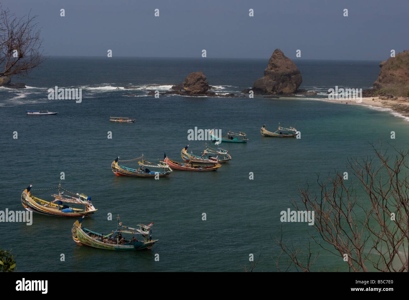 Fishing off beach hi-res stock photography and images - Alamy