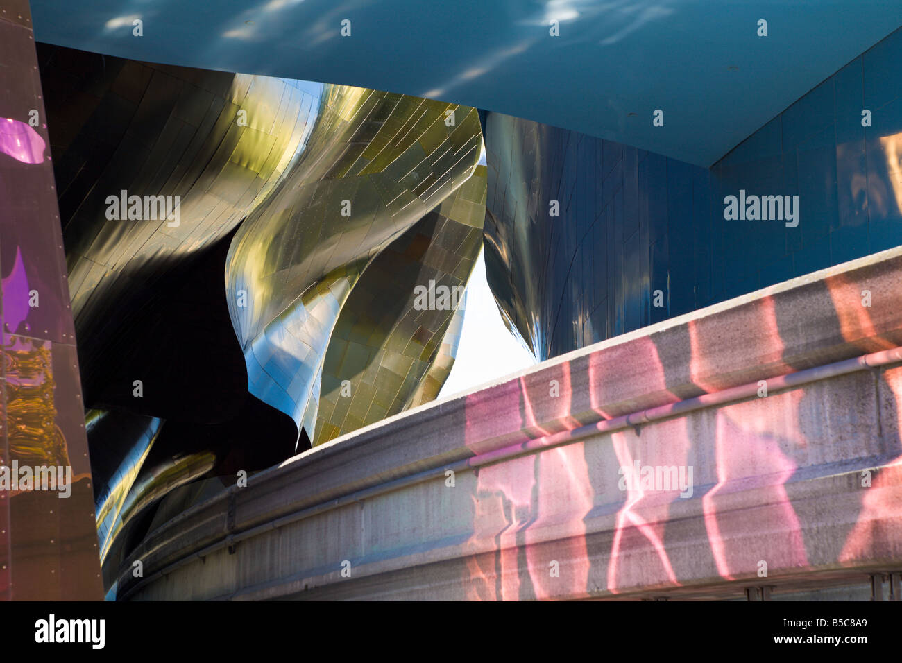 Building modern monorail hi-res stock photography and images - Alamy