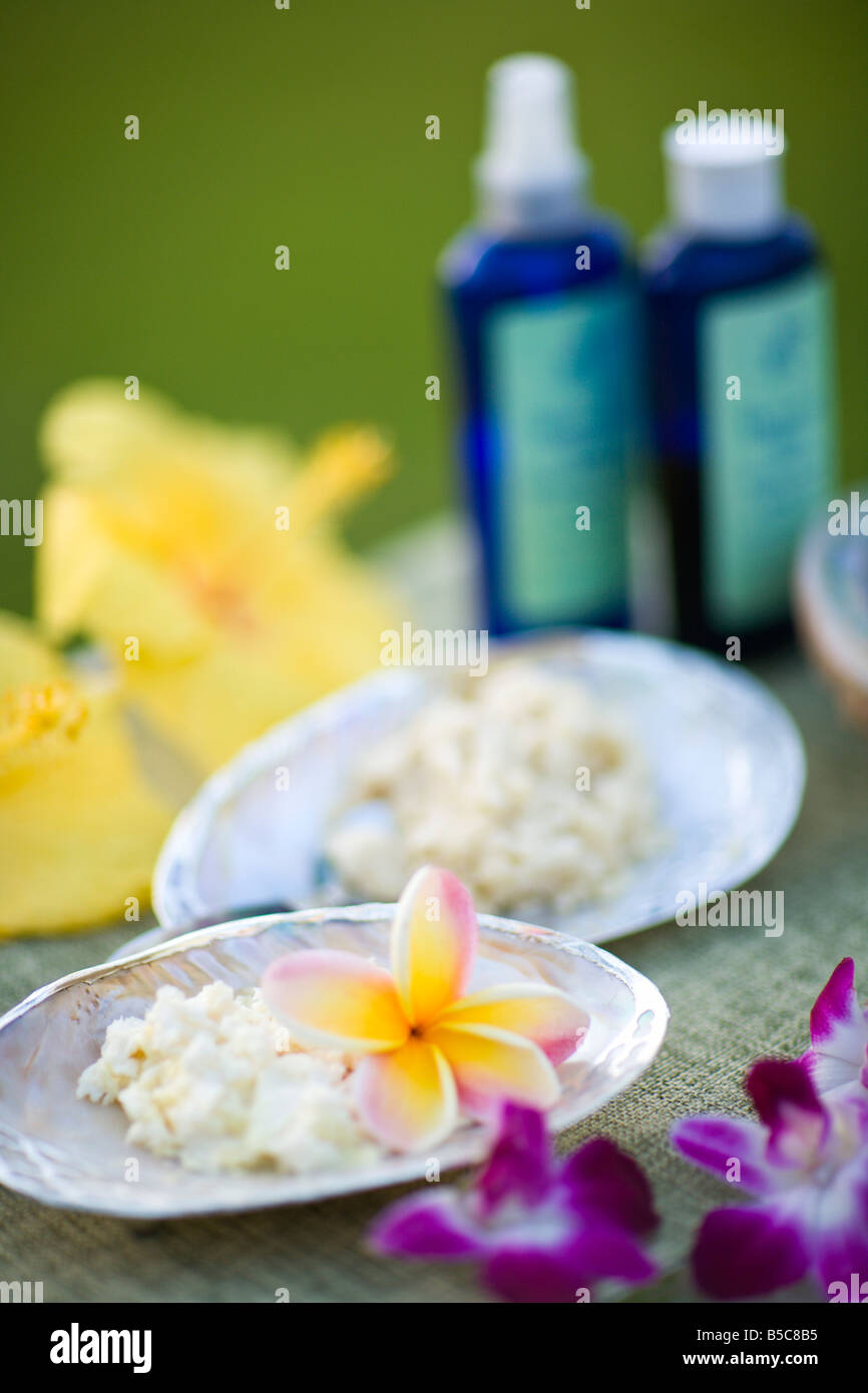Spa products and flowers Stock Photo - Alamy