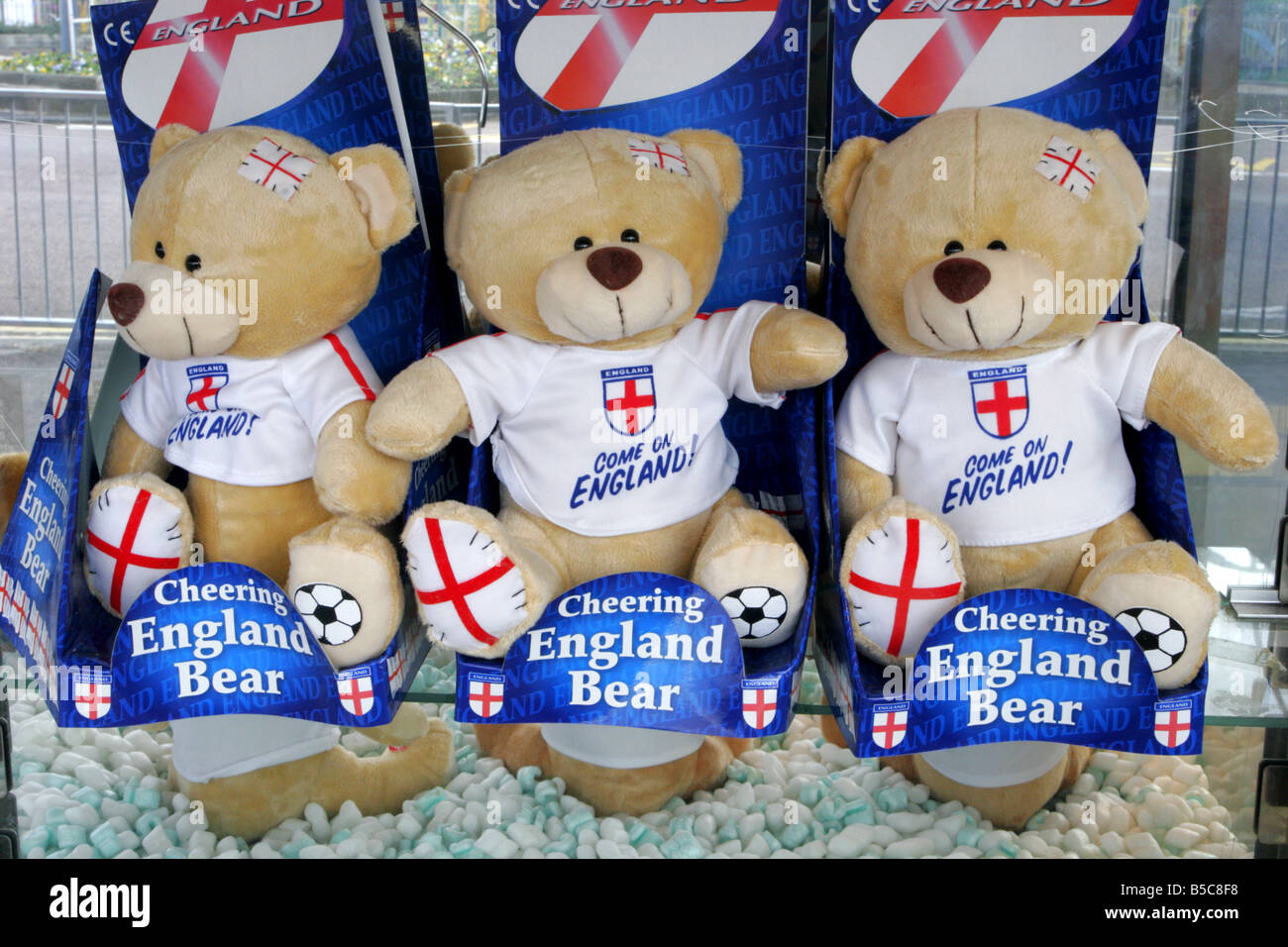 Teddy bears in arcade window Stock Photo - Alamy