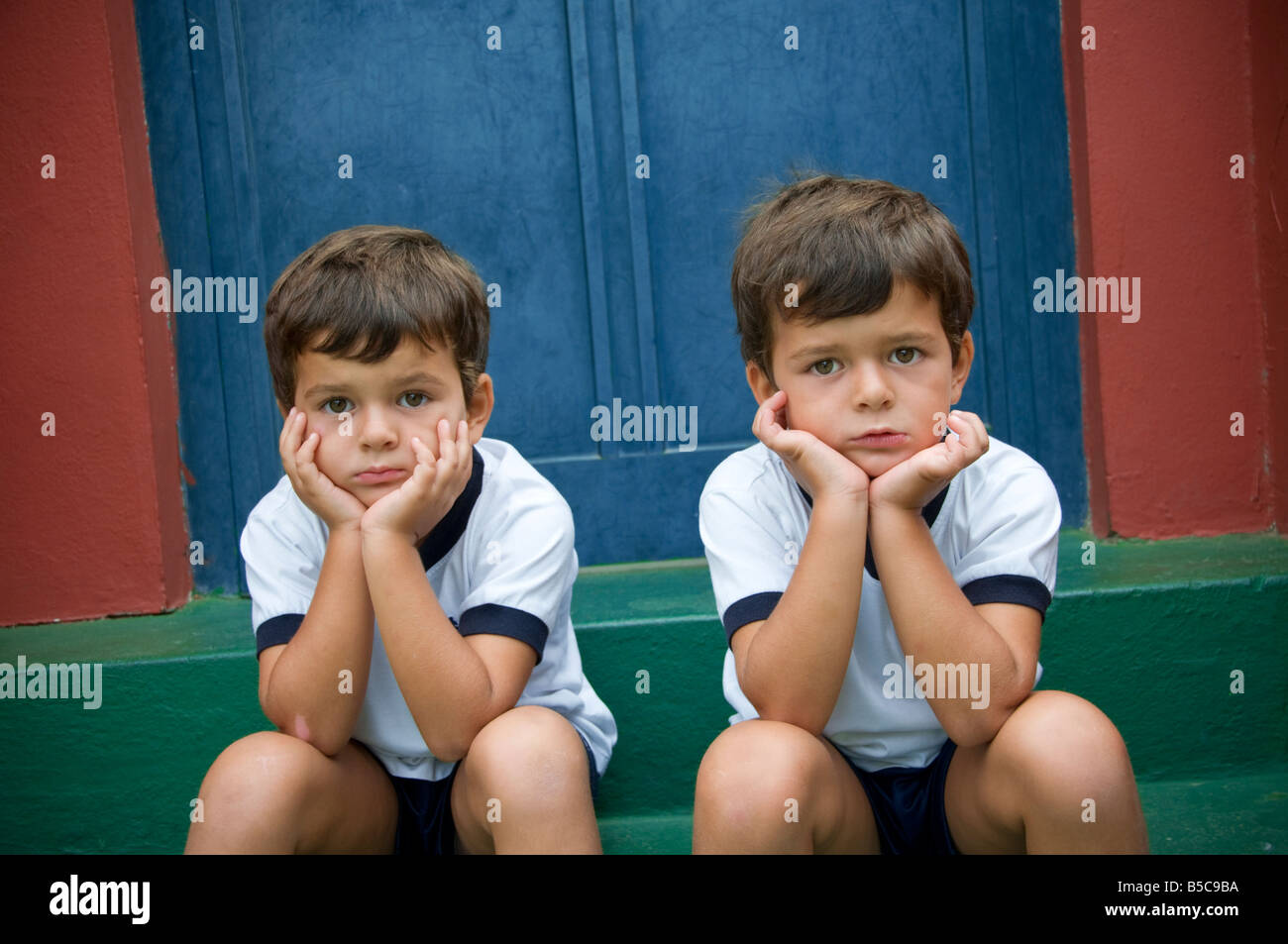 Twin infants outside hi-res stock photography and images - Alamy
