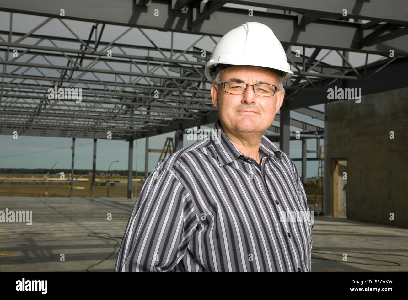 Man wearing a hard hat Stock Photo - Alamy