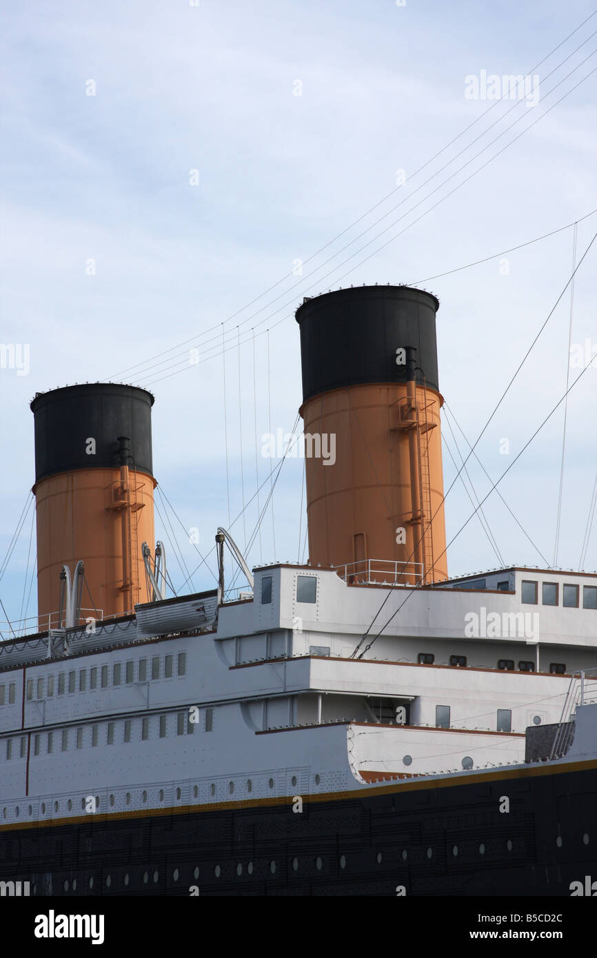 Titanic sinking deck hi-res stock photography and images - Alamy