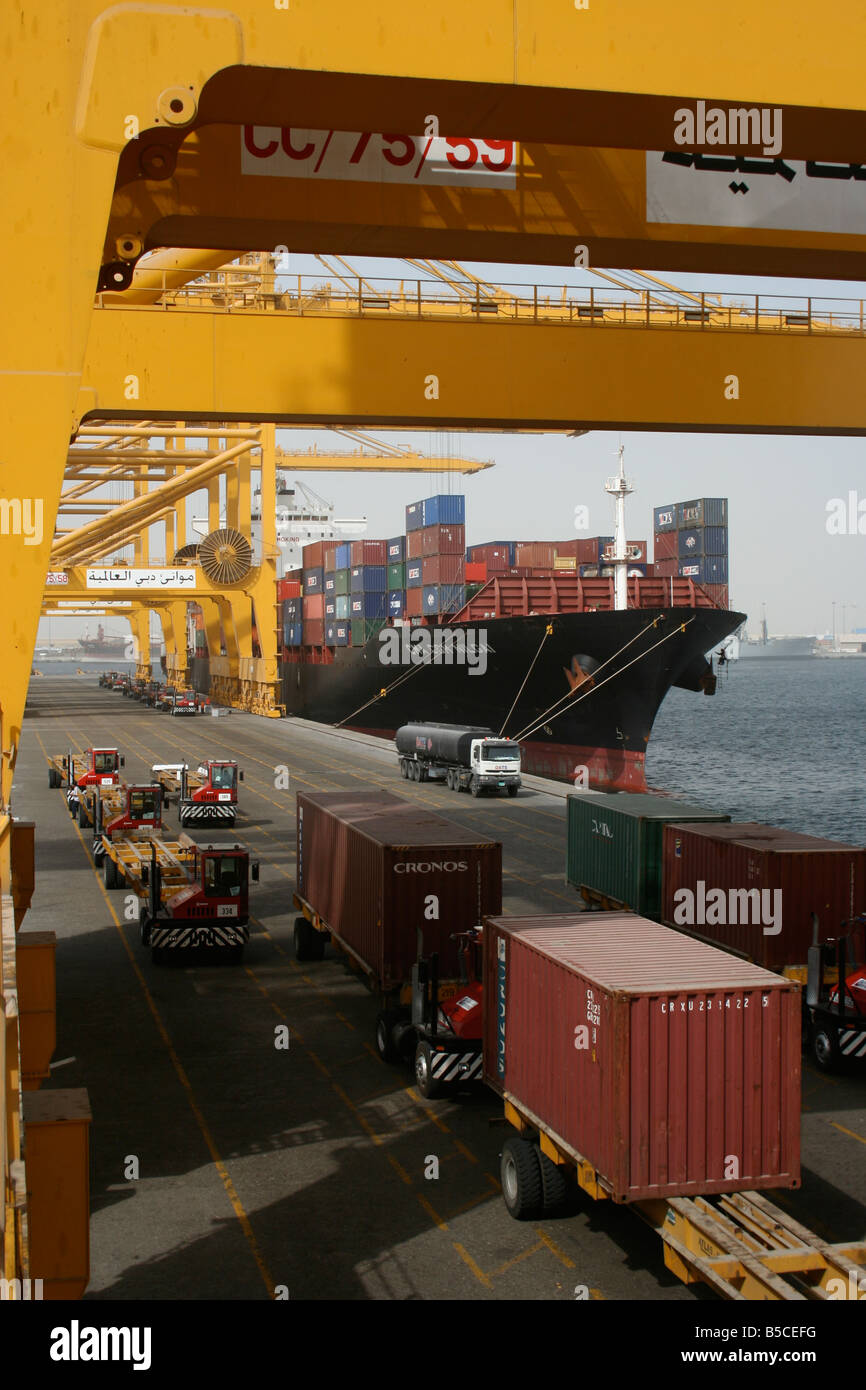DP World Dubai Ports World Container Port UAE Teus Stock Photo - Alamy