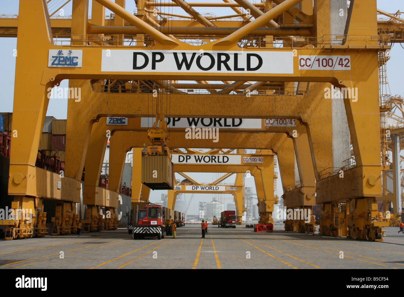 DP World Dubai Ports World Container Port UAE Teus Stock Photo - Alamy