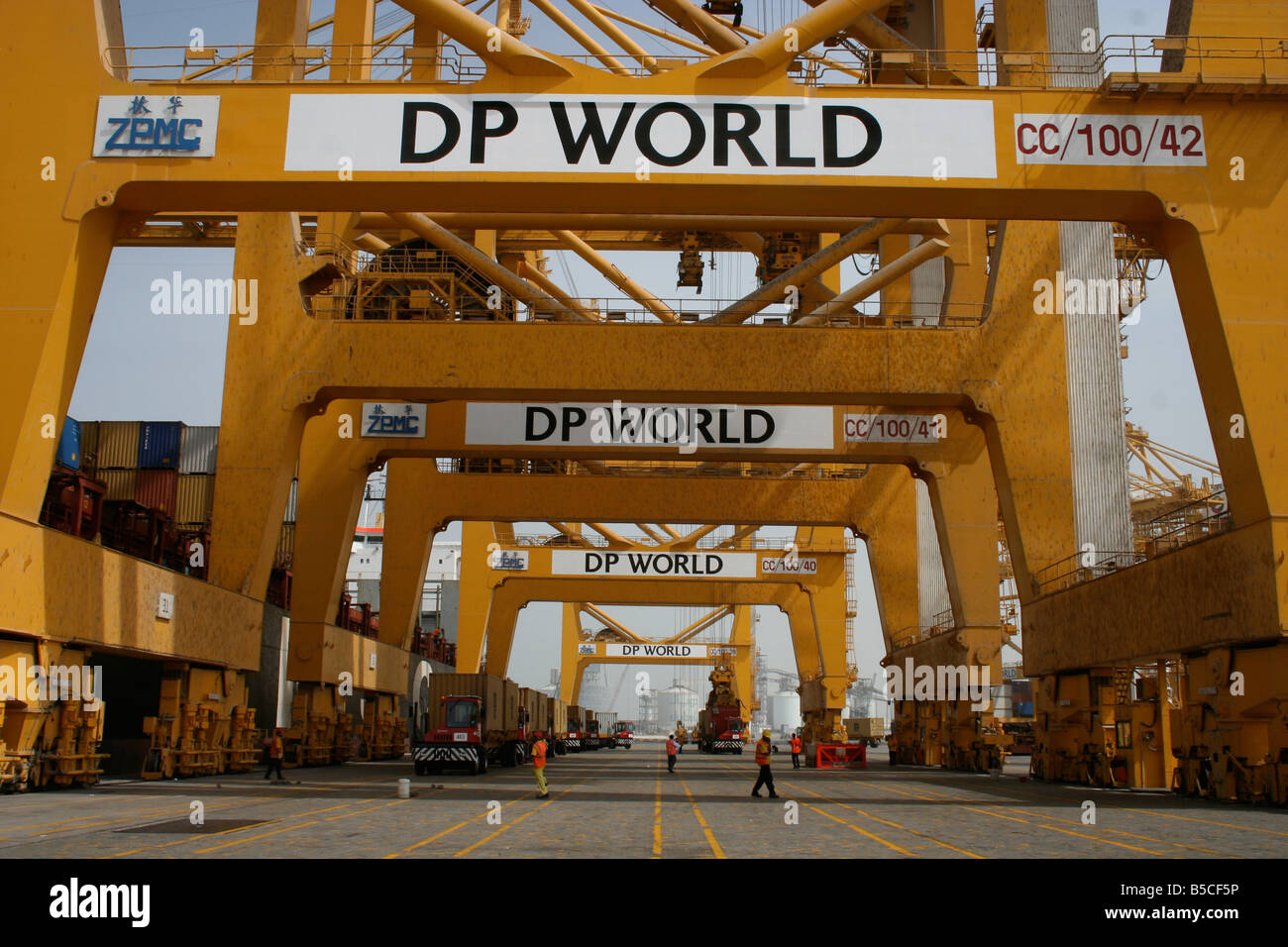 DP World Dubai Ports World Container Port UAE Teus Stock Photo - Alamy