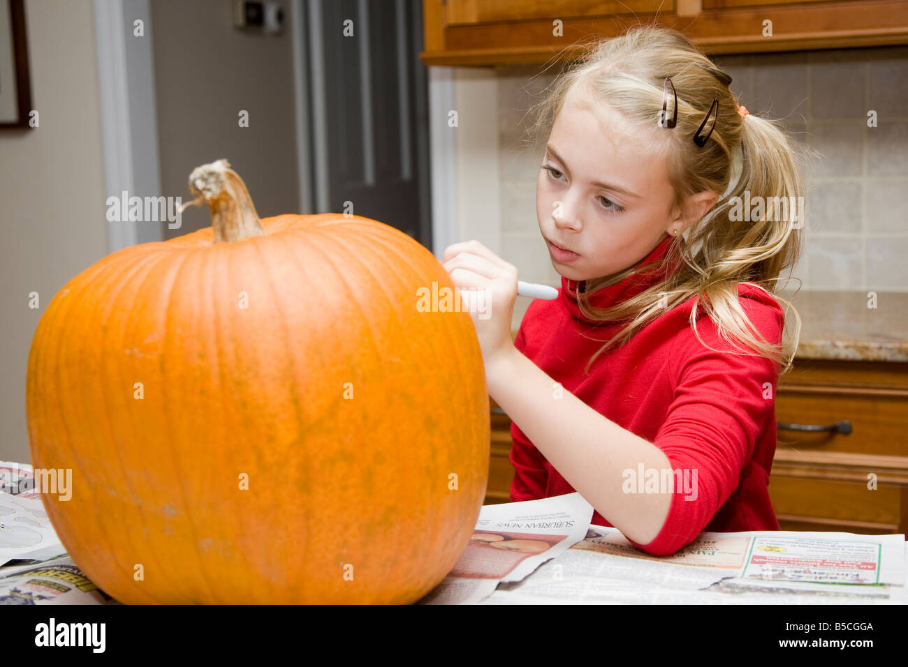 Female hand drawing autumn hi-res stock photography and images - Alamy