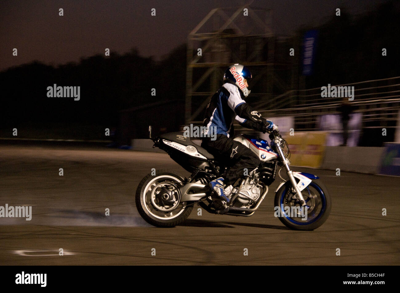 Freestyle stunt driving hi-res stock photography and images - Alamy