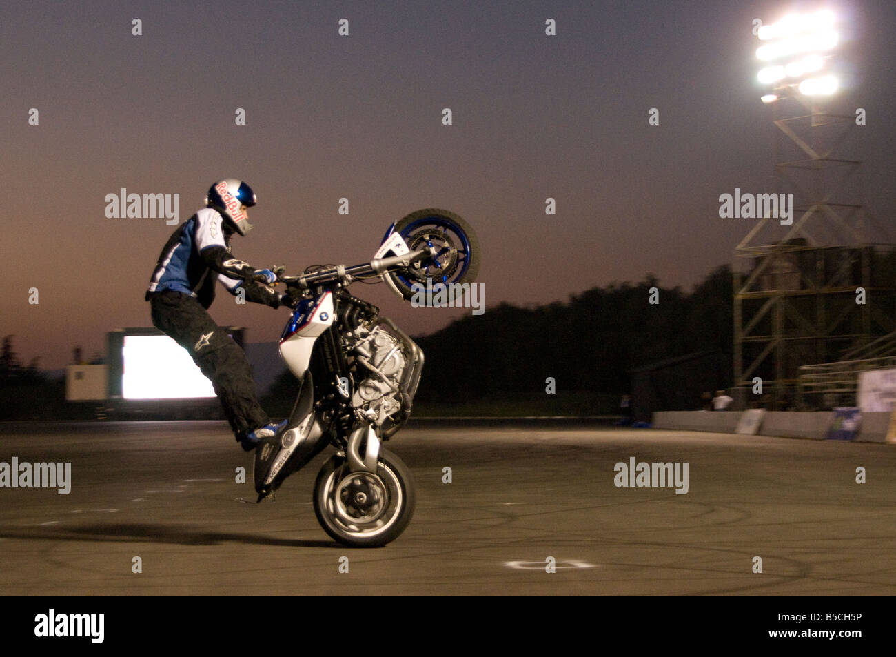 Freestyle stunt driving hi-res stock photography and images - Alamy