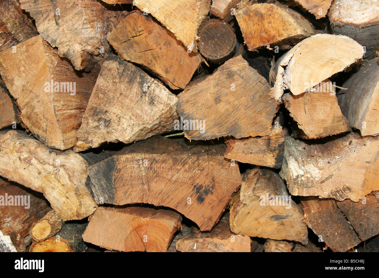 pile of fireplace wood logs horizontal perspective Stock Photo - Alamy