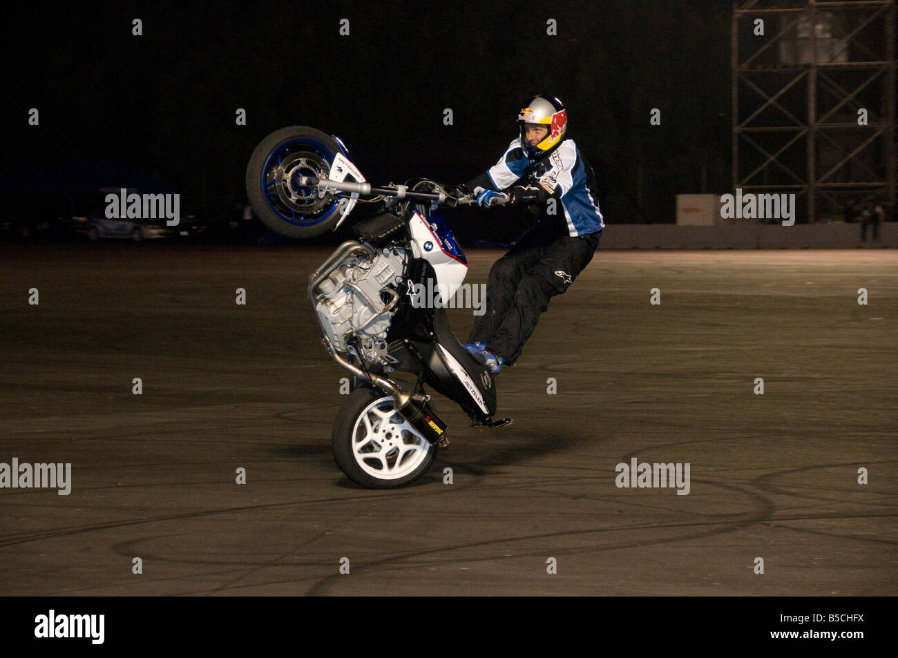 Freestyle stunt driving hi-res stock photography and images - Alamy