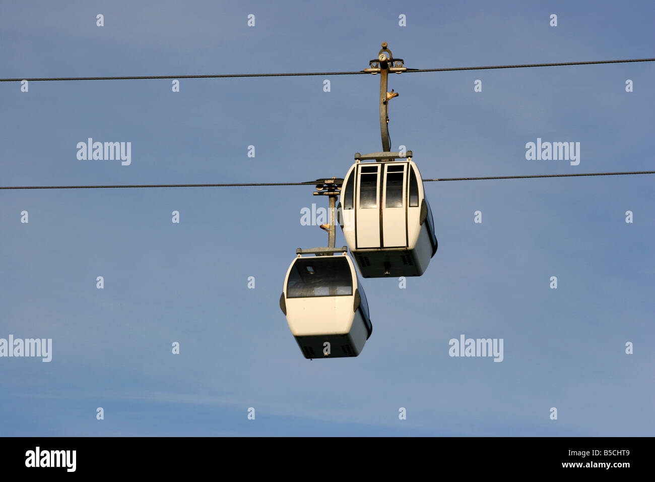 Cableway crossing hi-res stock photography and images - Alamy