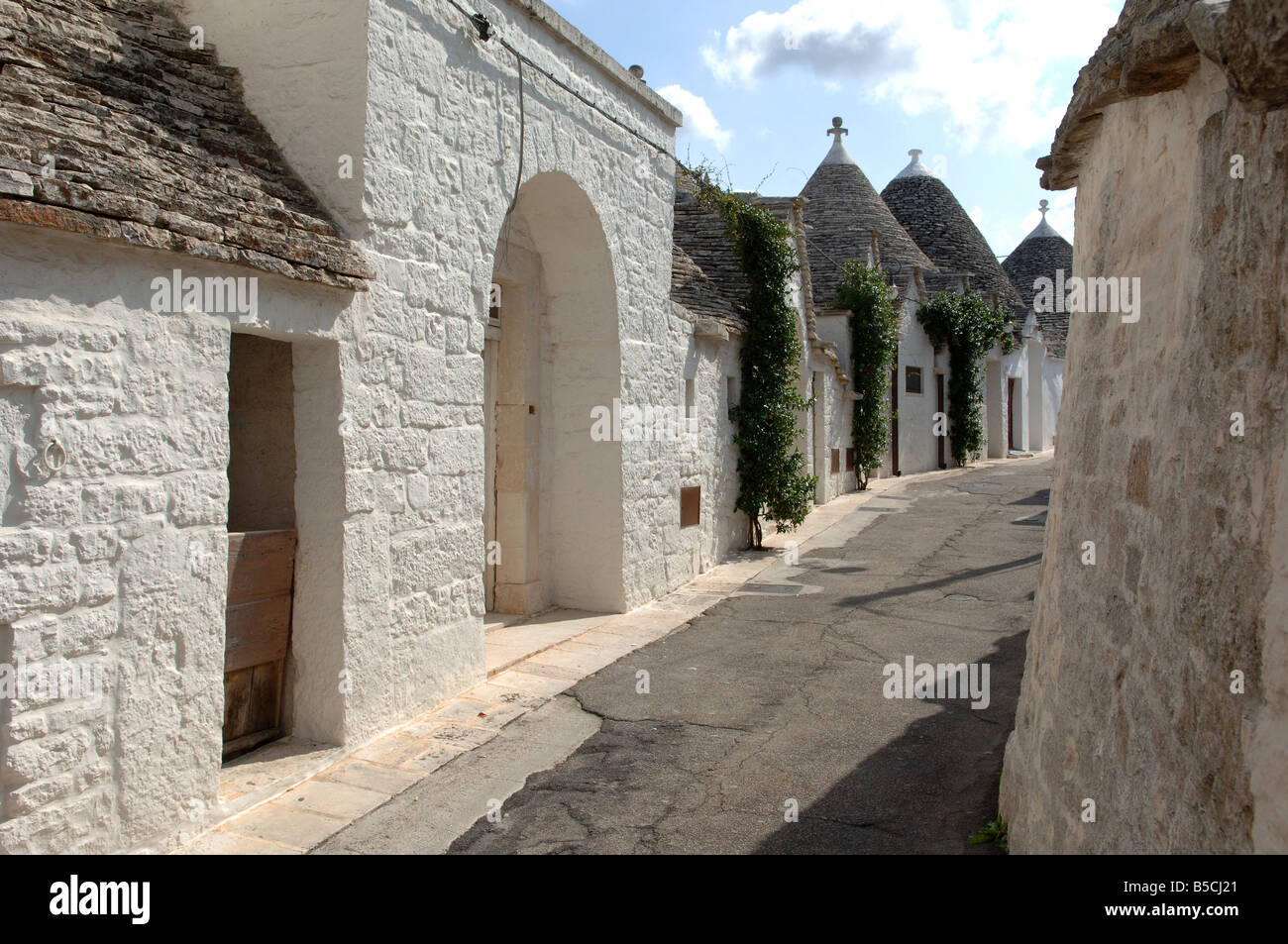 Trulli houses Alberobello Puglia Italy Stock Photo - Alamy
