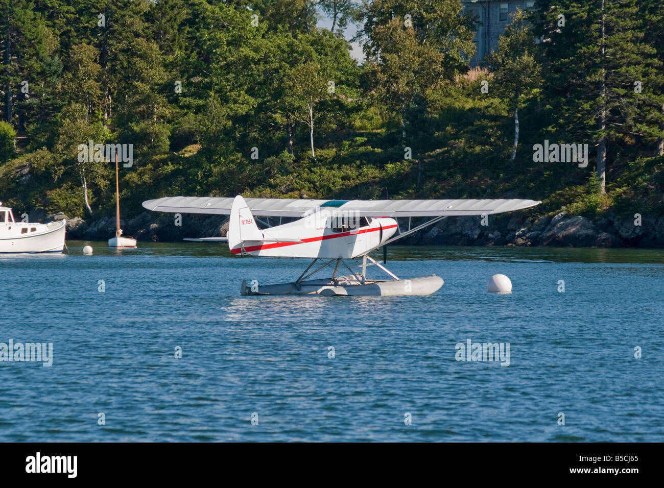 Piper cub float aircraft hi-res stock photography and images - Alamy