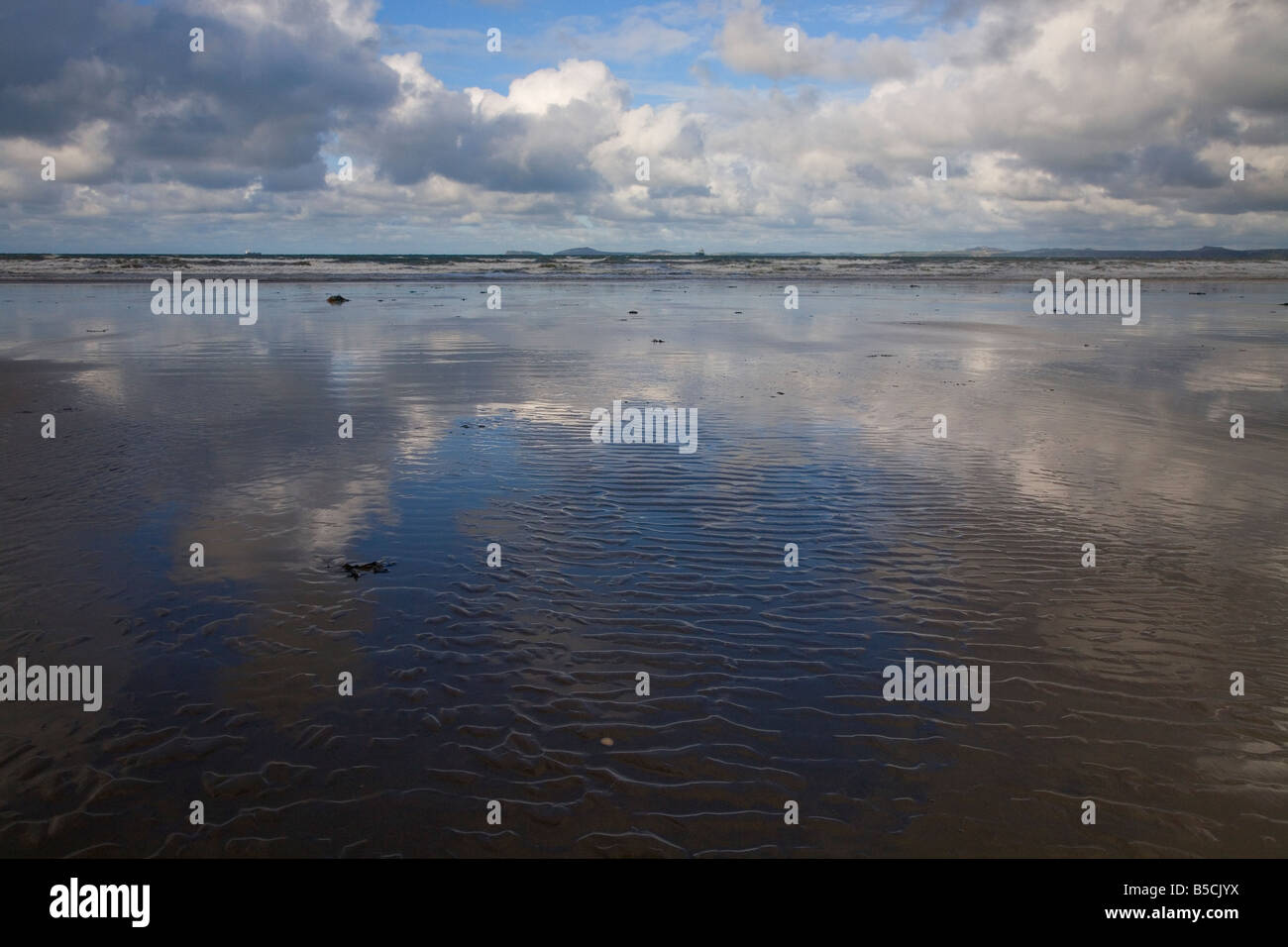 Sandy reflection hi-res stock photography and images - Alamy