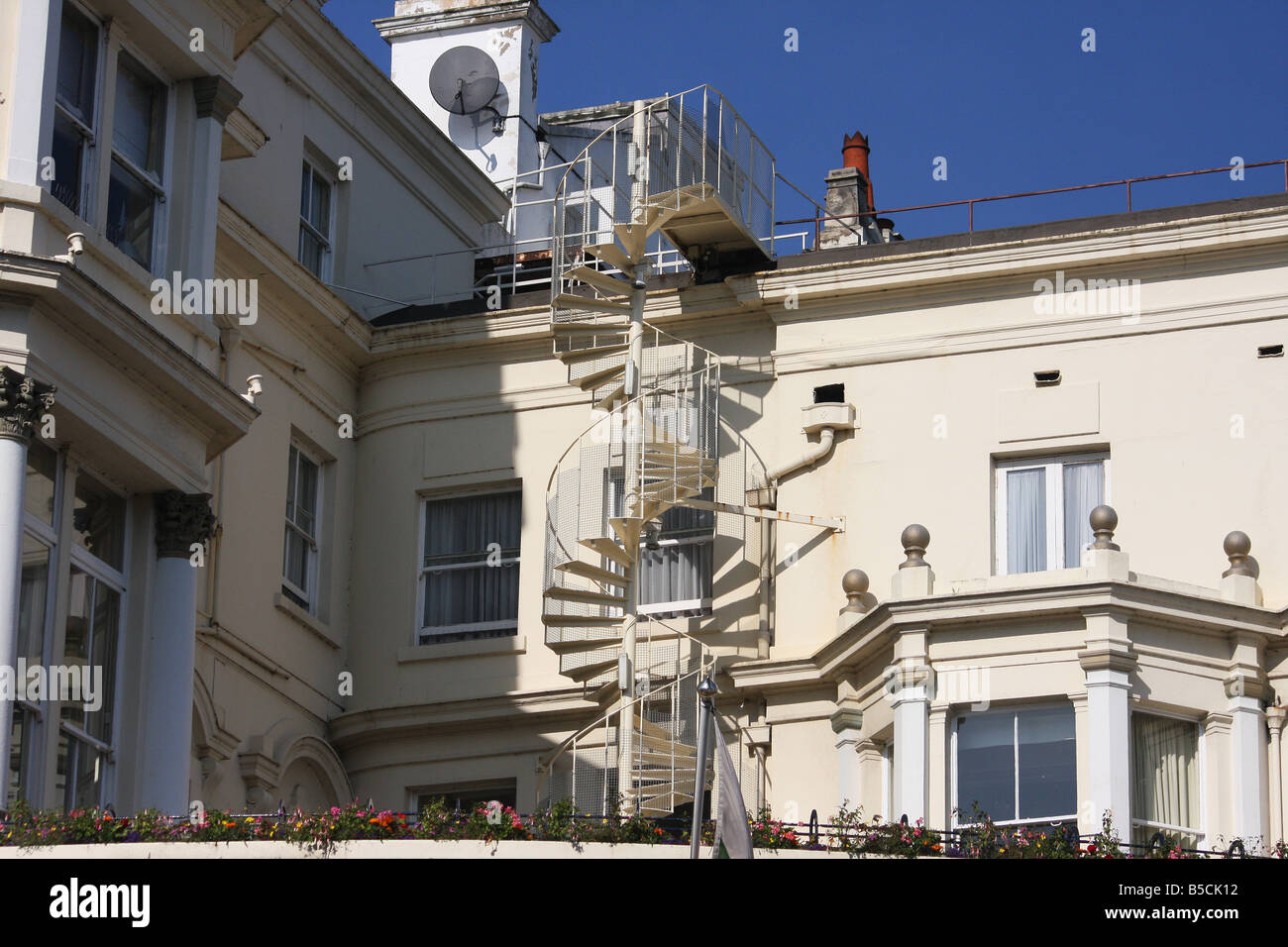Building fire escape outside hi-res stock photography and images - Alamy