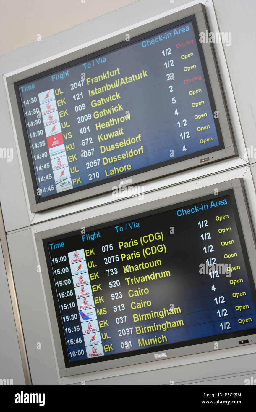 Airport flight information monitors hi-res stock photography and images ...