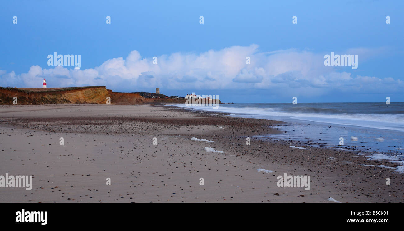 Happisburgh beach lighthouse hi-res stock photography and images - Alamy