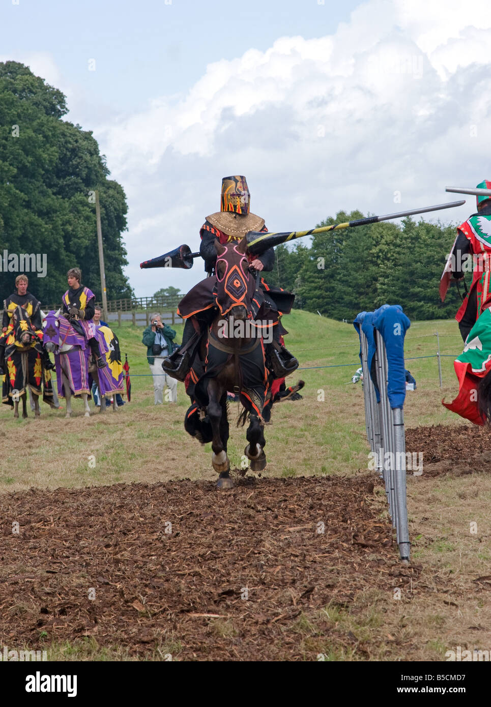 Knight charging battle hi-res stock photography and images - Alamy