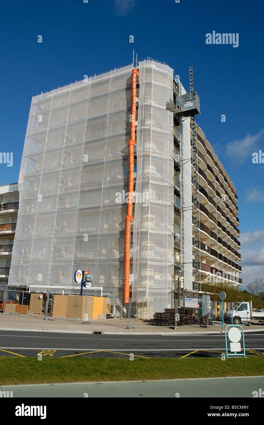 Construction Debris Chute Stock Photo - Alamy