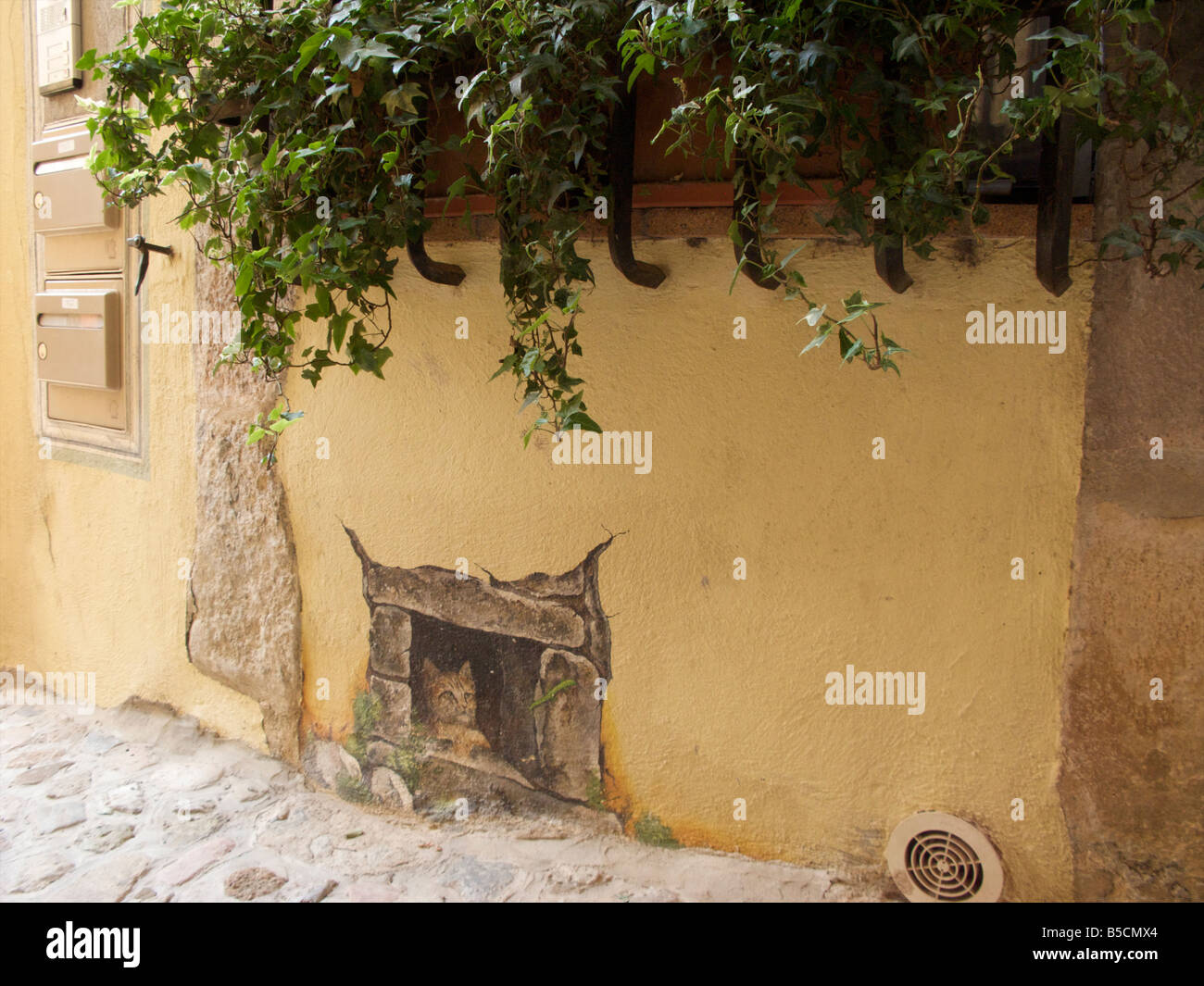 Mural depicting a cat looking out of a window, Seillans, Canton de ...