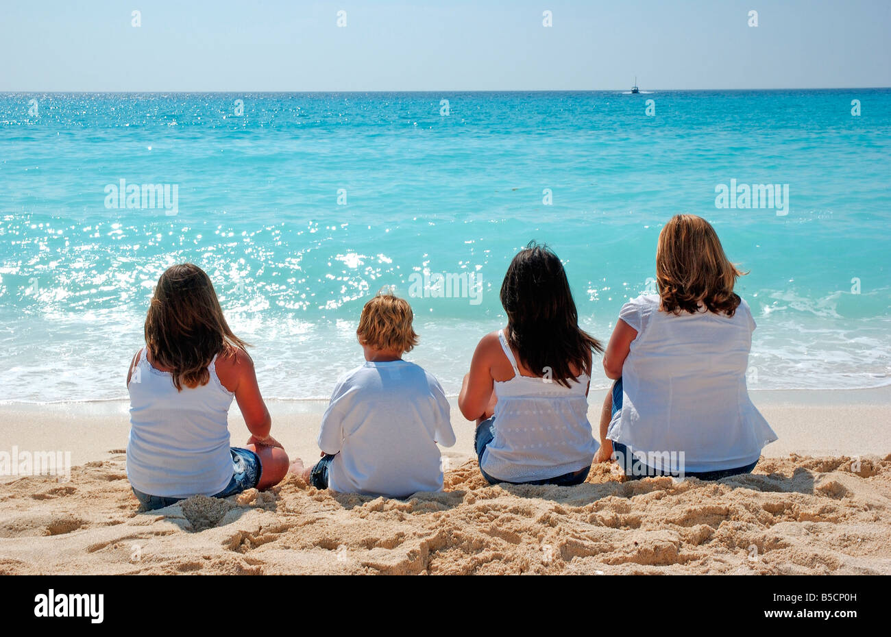 people on the beach in cancun Stock Photo - Alamy