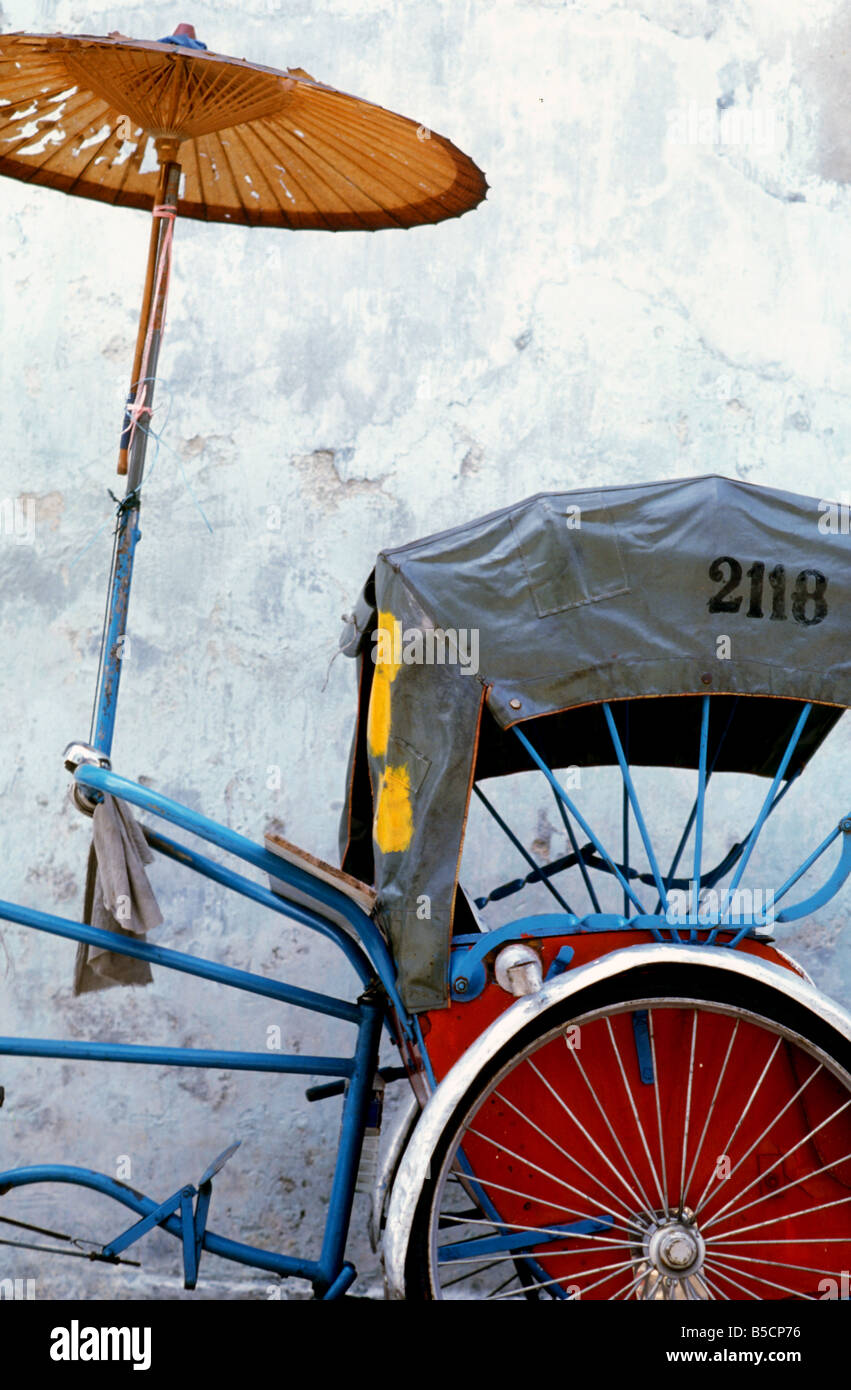 old rickshaw georgetown penang malaysia Stock Photo - Alamy