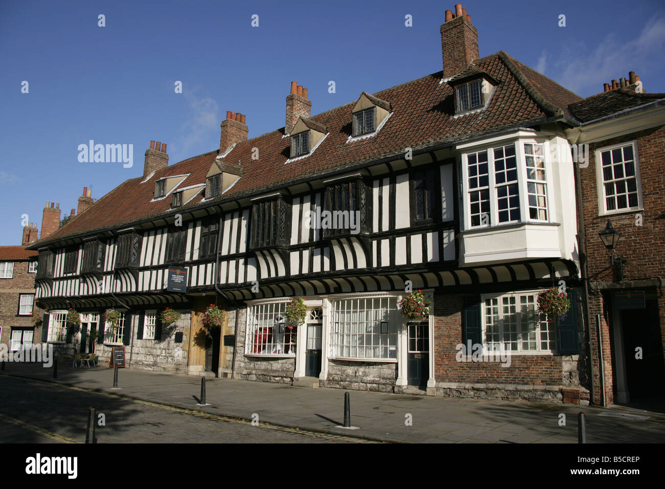 Chantry for priests hi-res stock photography and images - Alamy