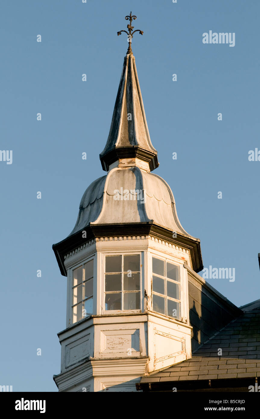 Building corner turret hi-res stock photography and images - Alamy