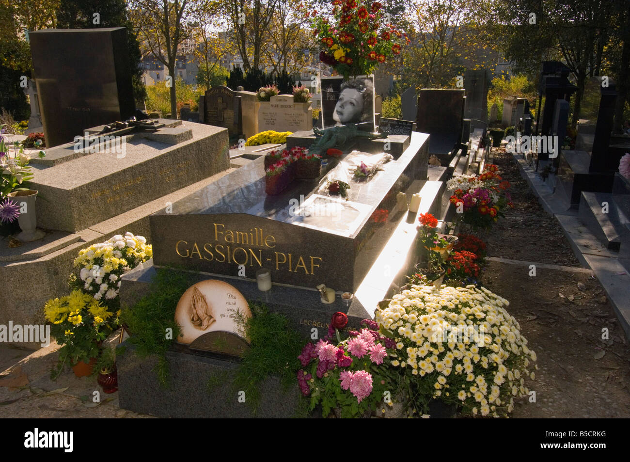 Grave Edith Piaf Pere Lachaise Cemetery High Resolution Stock ...