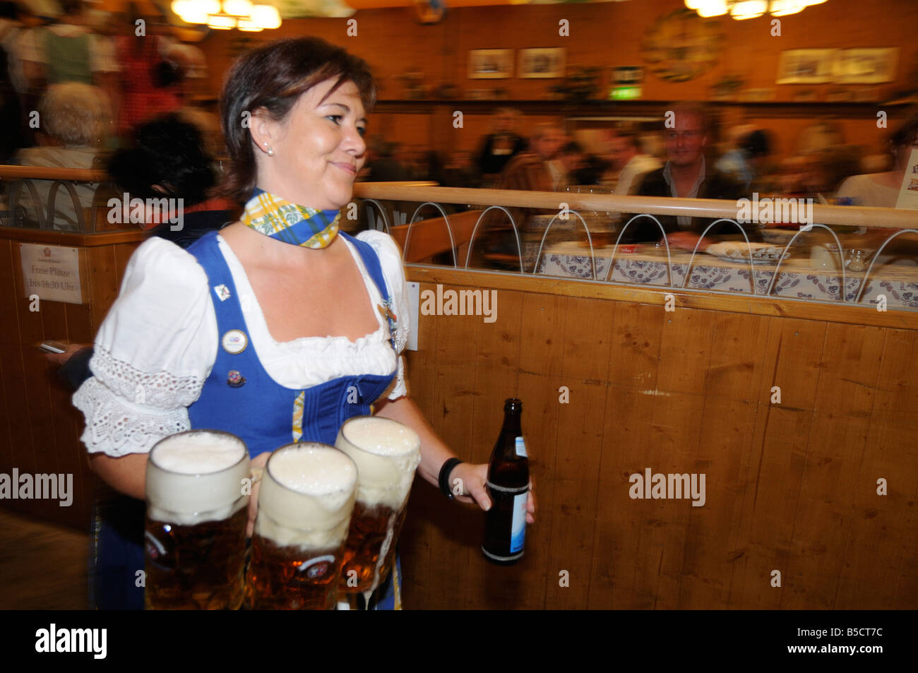 Oktoberfest waitress carrying beers Stock Photo - Alamy