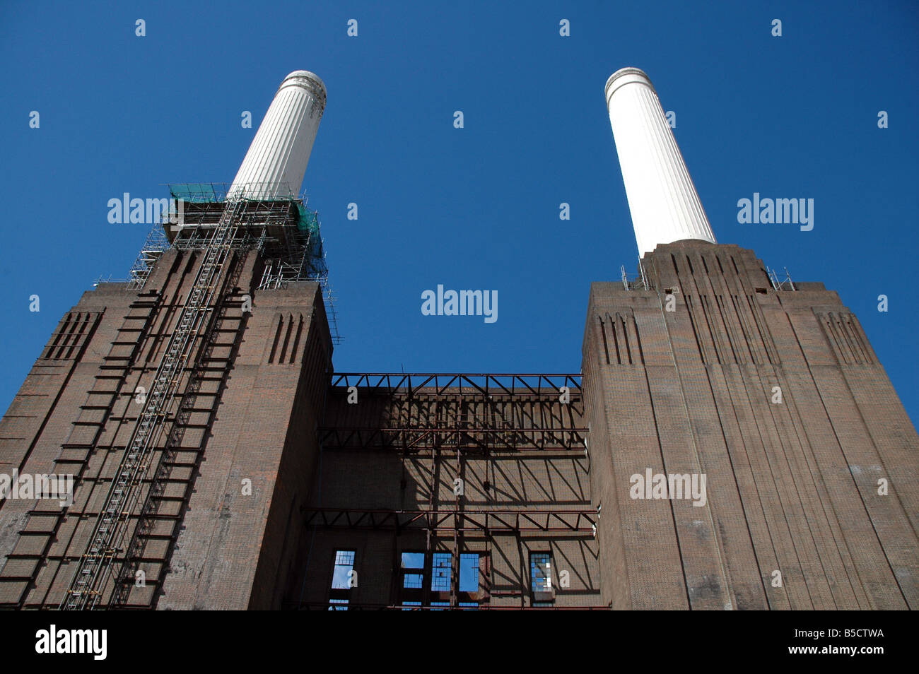 Battersea power station exterior Stock Photo - Alamy