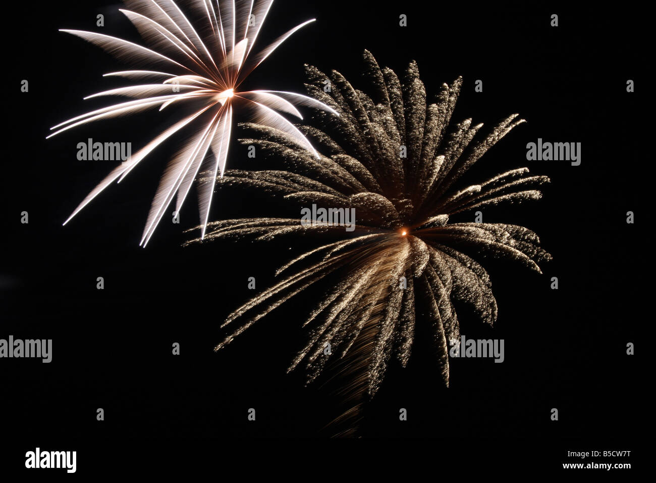 Gold fireworks hi-res stock photography and images - Alamy
