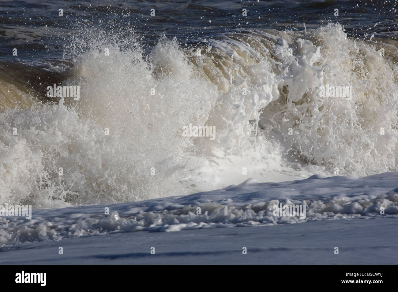 Rolling breaking surf hi-res stock photography and images - Alamy