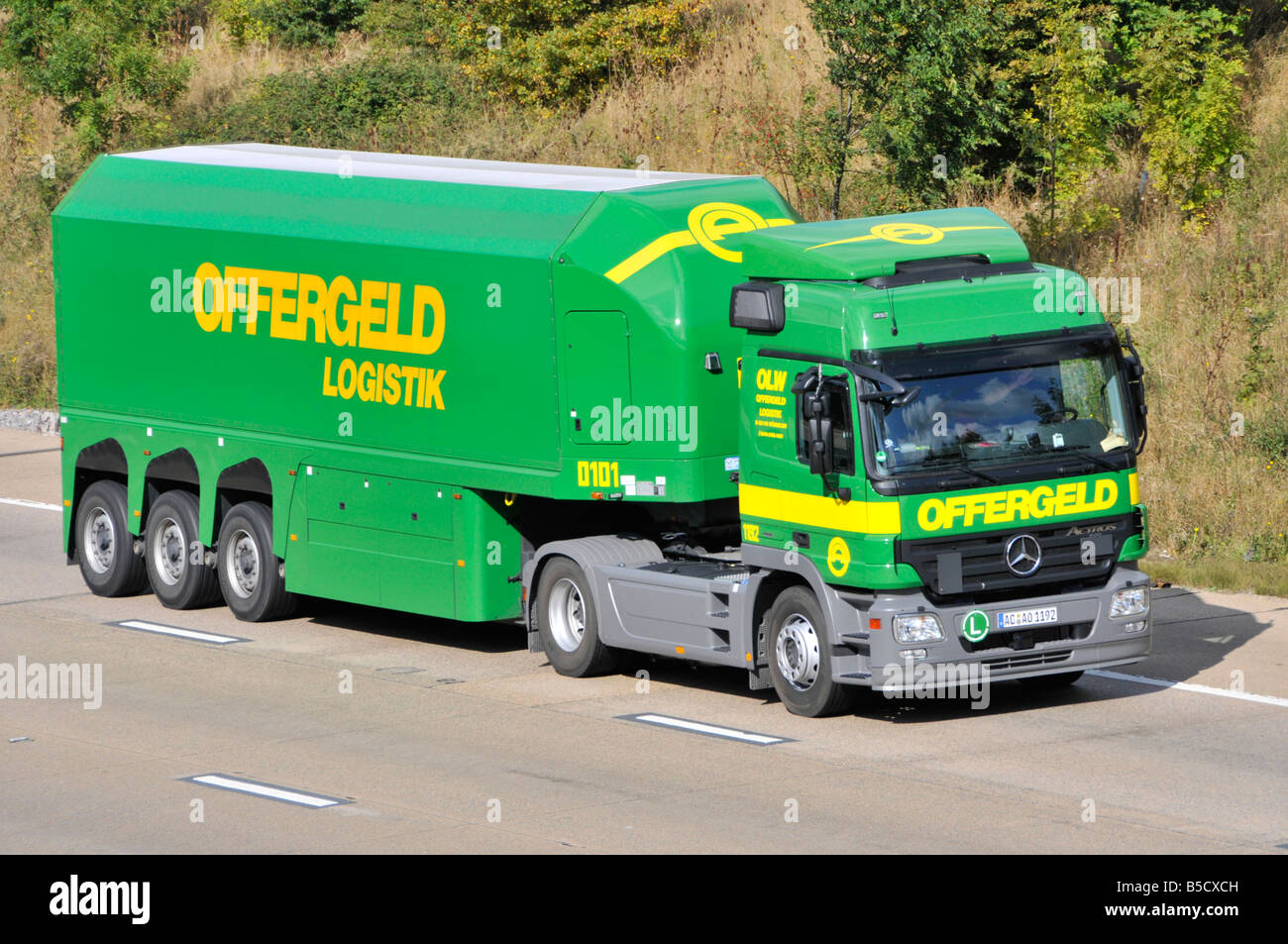 M25 motorway articulated left hand drive lorry Stock Photo - Alamy