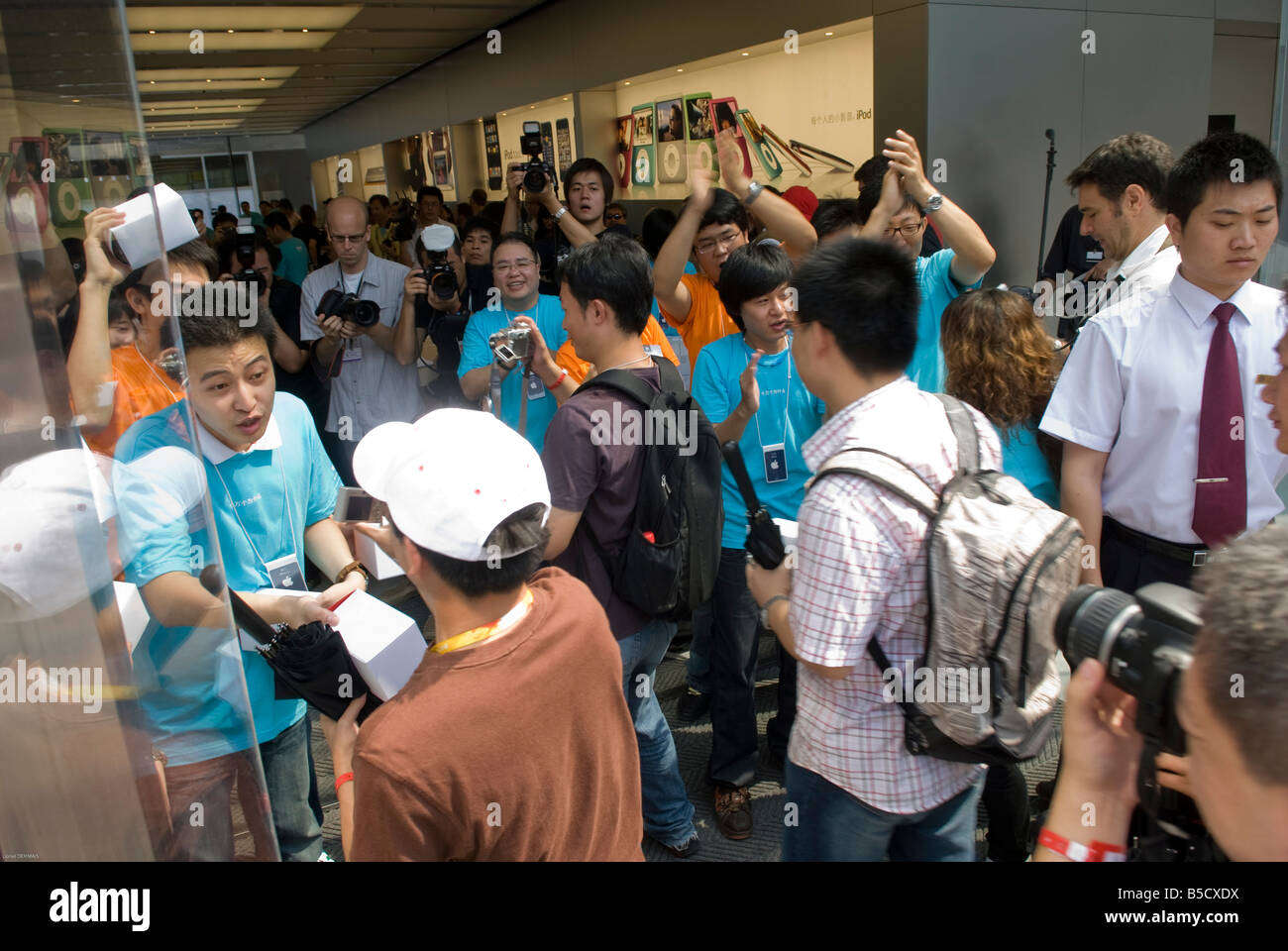 At the opening of the apple shop hi-res stock photography and images ...