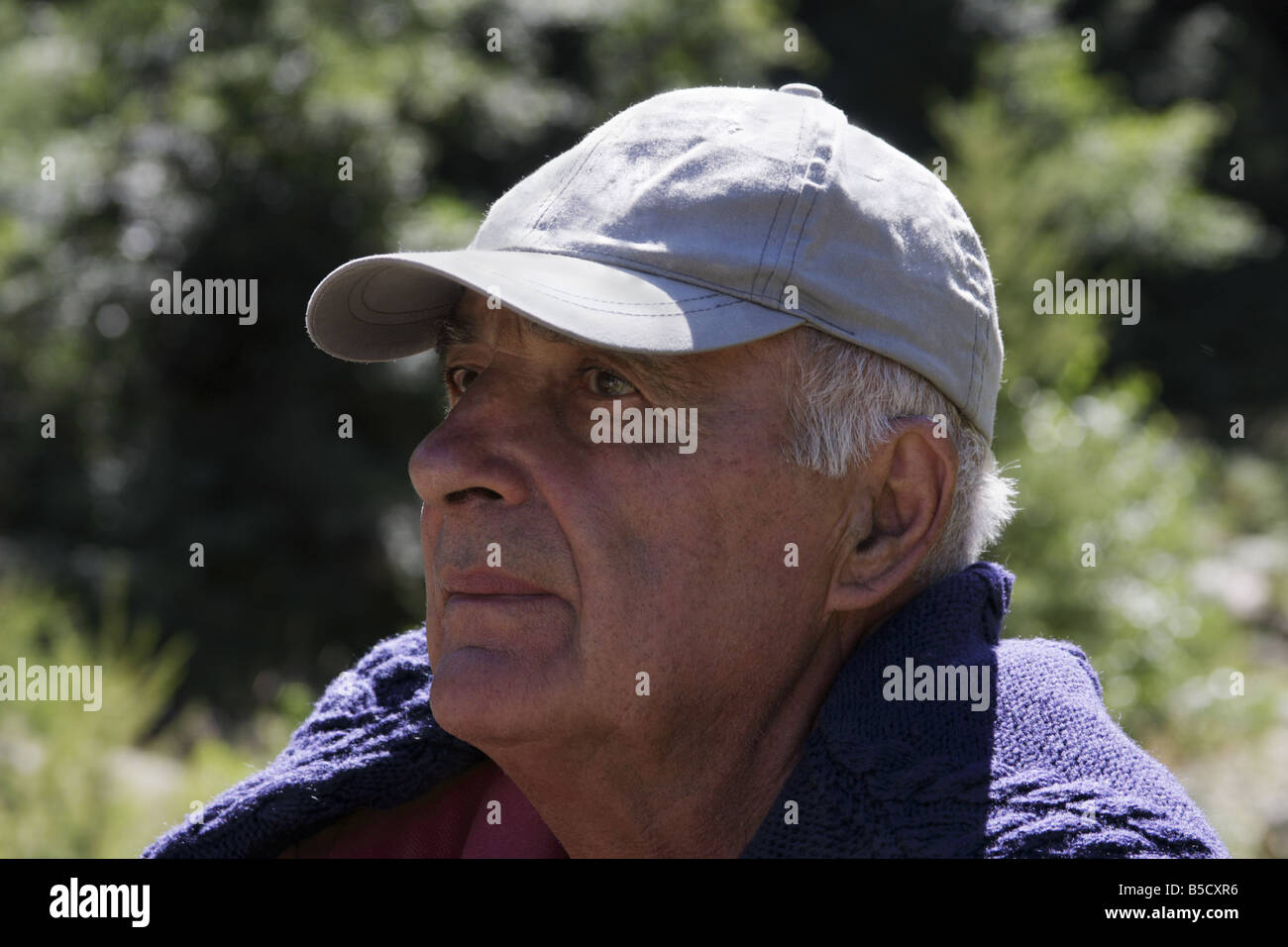 Elderly man with cap Stock Photo - Alamy