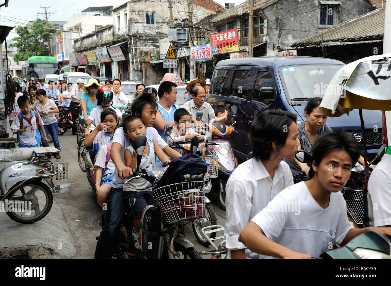 Daily life in asia hi-res stock photography and images - Alamy