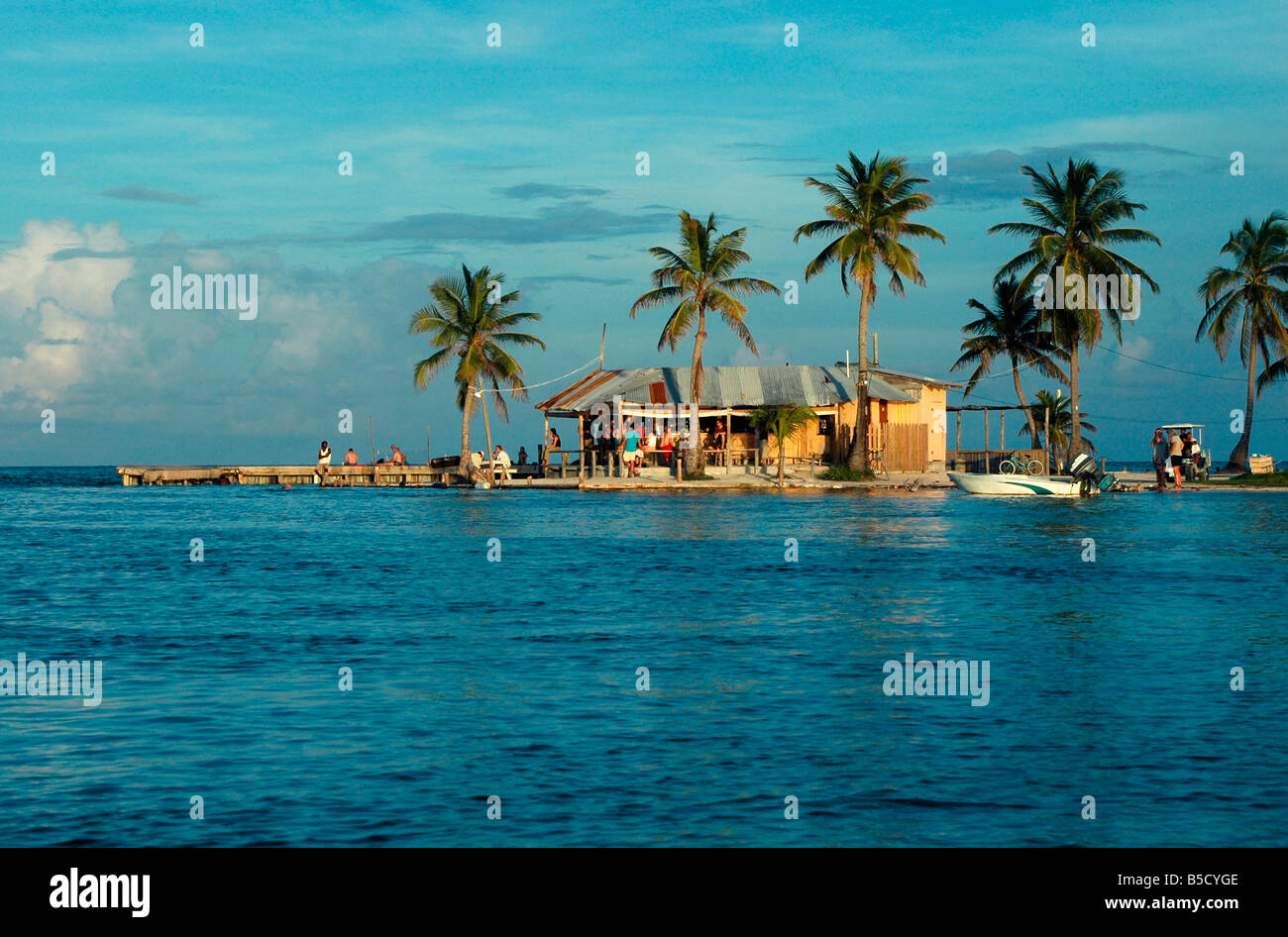 The Split Bar (Lazy Lizard), Caye Caulker, Belize Stock Photo - Alamy