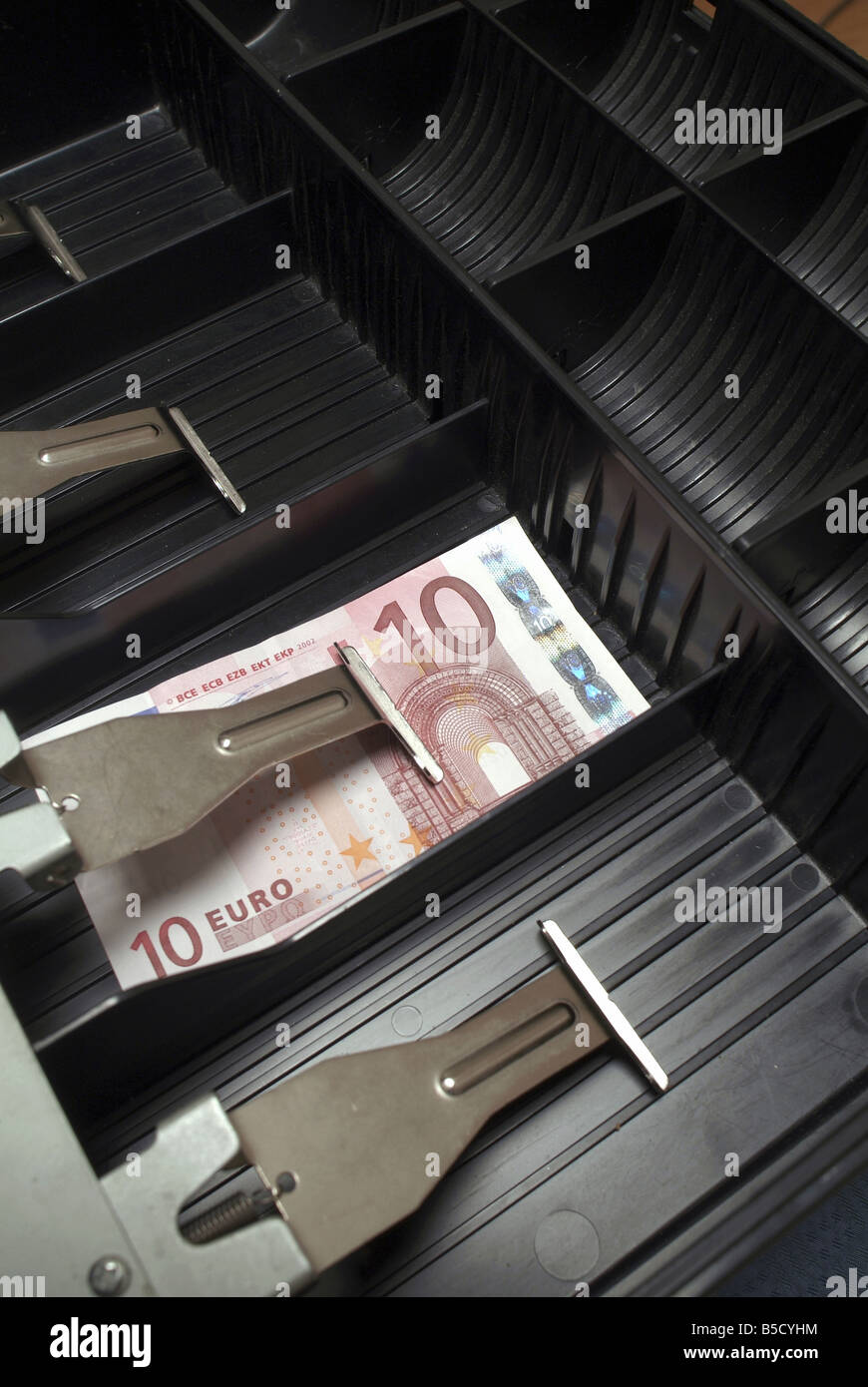Cash register with a 10 euro banknote Stock Photo - Alamy