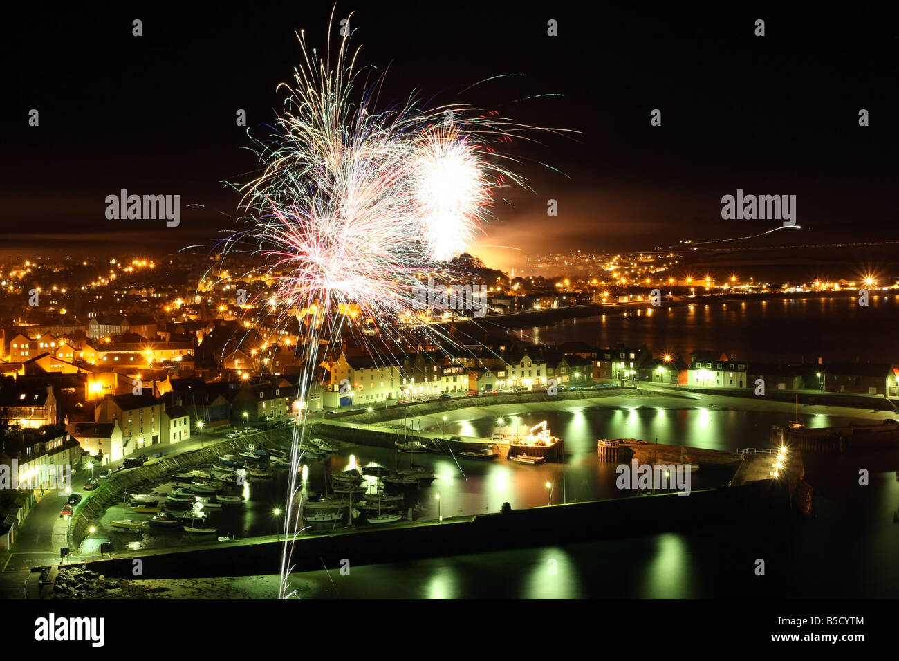 Fire works night sky scotland hi-res stock photography and images - Alamy