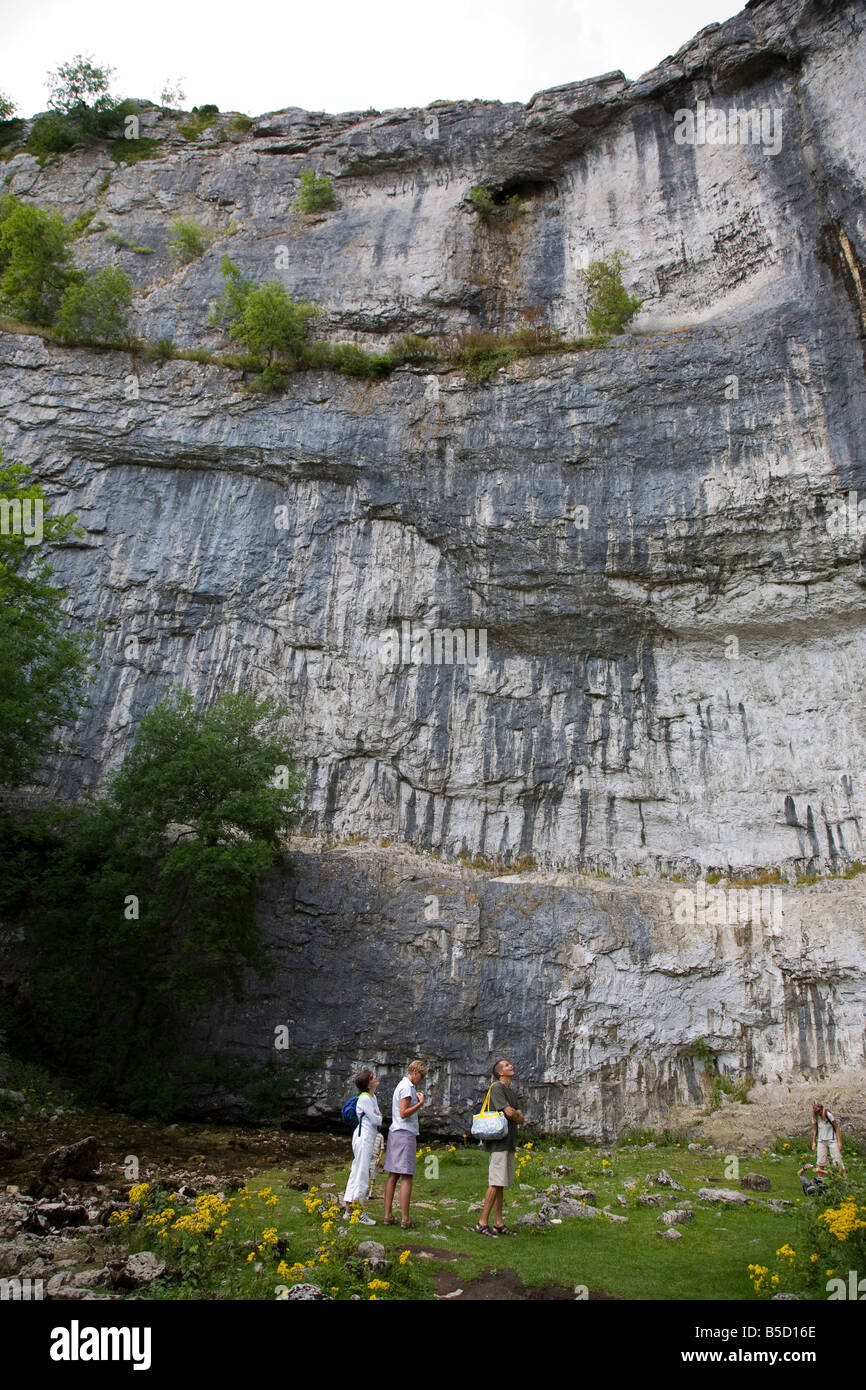 Malham Cove, Malham, Yorkshire Dales National Park, North Yorkshire ...
