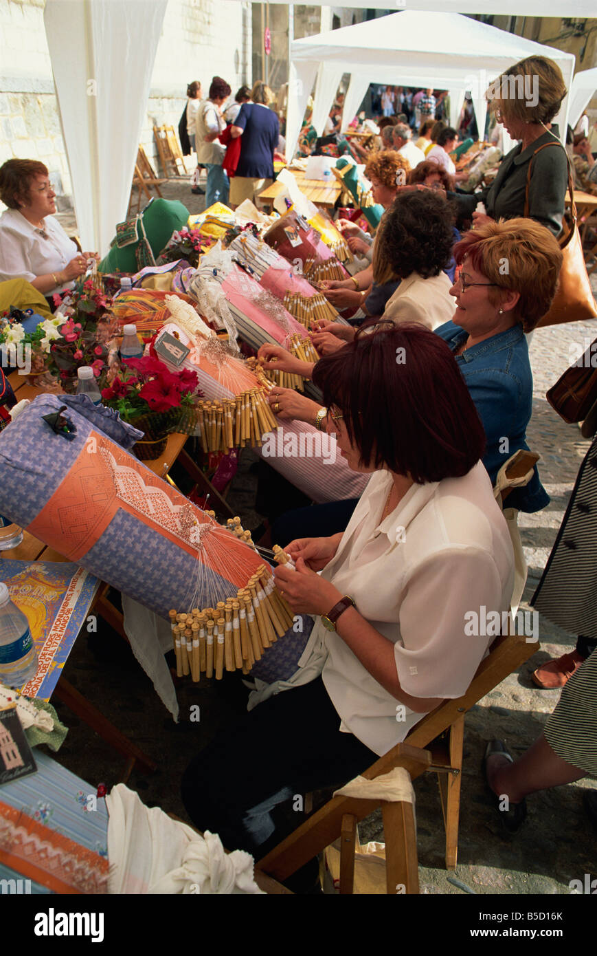 Lace makers hi-res stock photography and images - Alamy