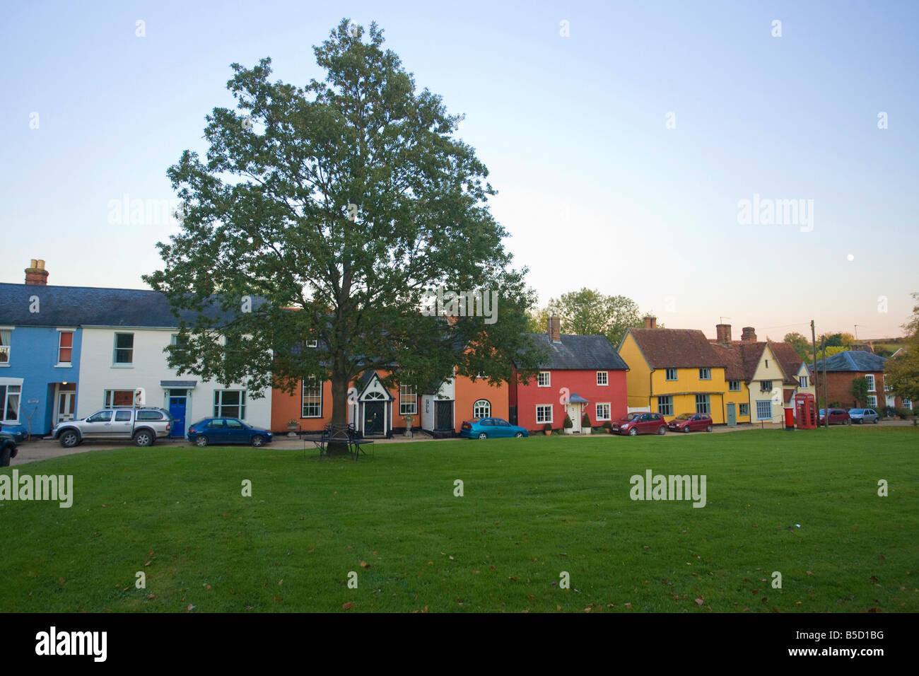 Uk village colorful houses england hi-res stock photography and images ...