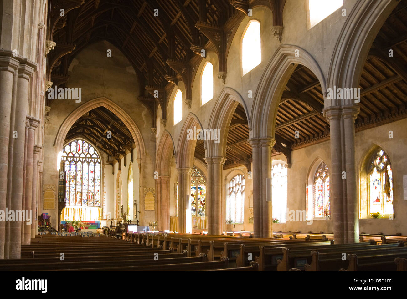 English church interior hi-res stock photography and images - Alamy