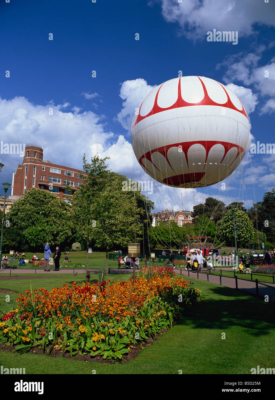 The Bournemouth Eye in Lower Gardens, the tethered balloon, Bournemouth ...