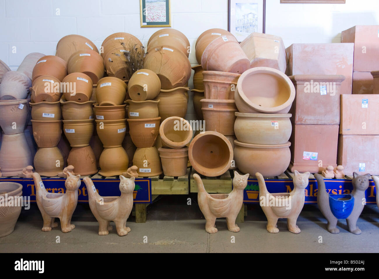 Ceramic planters hi-res stock photography and images - Alamy