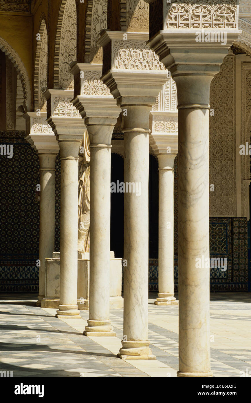 Very slender columns hi-res stock photography and images - Alamy